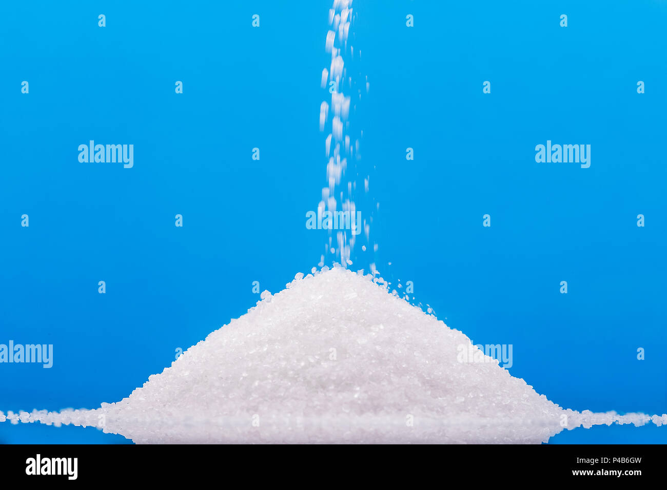 Spoonful sugar pouring hi-res stock photography and images - Alamy
