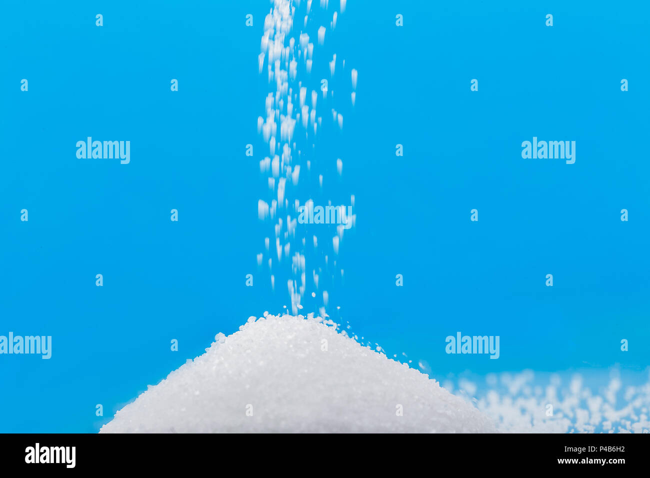 Spoonful sugar pouring hi-res stock photography and images - Alamy