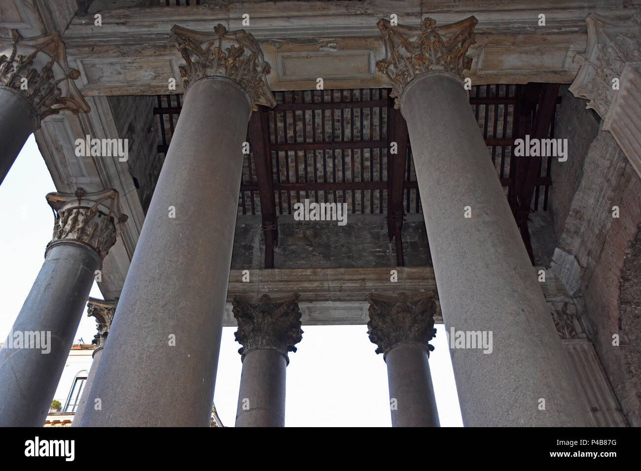 Rome, columns of the pronaos of the Pantheon Stock Photo - Alamy
