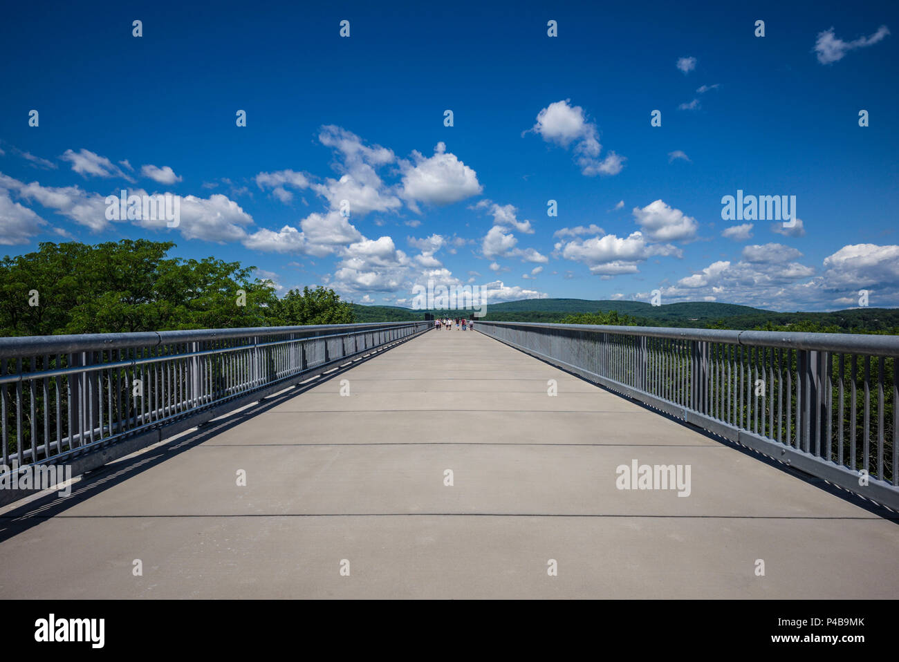 USA, New York, Hudson River Valley Region, Poughkeepsee, Walkway Over ...