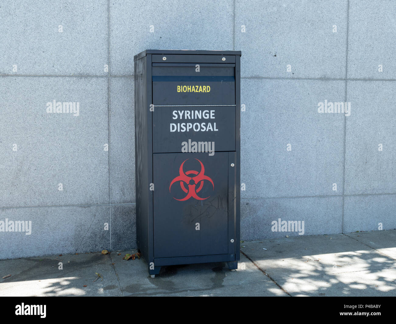 SAN FRANCISCO, CA – June 10, 2018: A syringe disposal/biohazard ...