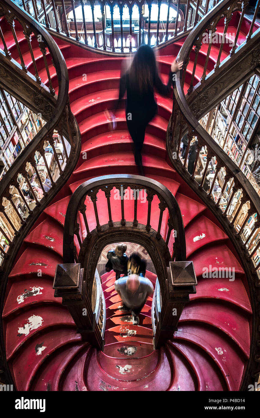 Curved wooden staircase in library hi-res stock photography and images ...