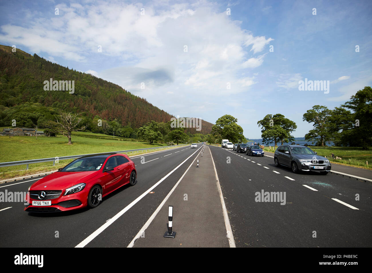 Traffic on the A66 following old roman road passing Bassenthwaite lake ...