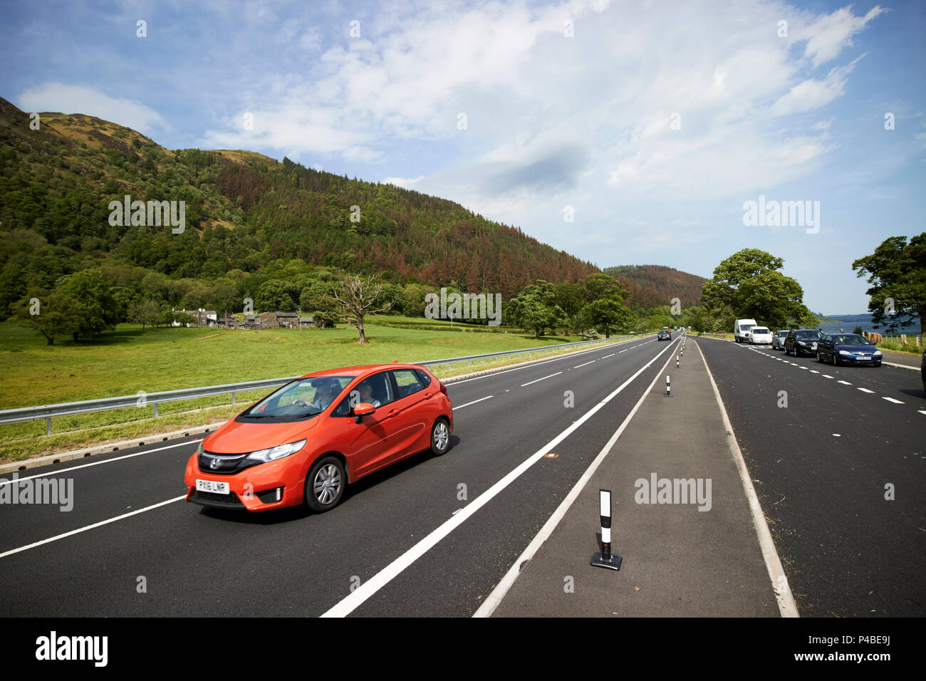 Traffic on the A66 following old roman road passing Bassenthwaite lake ...