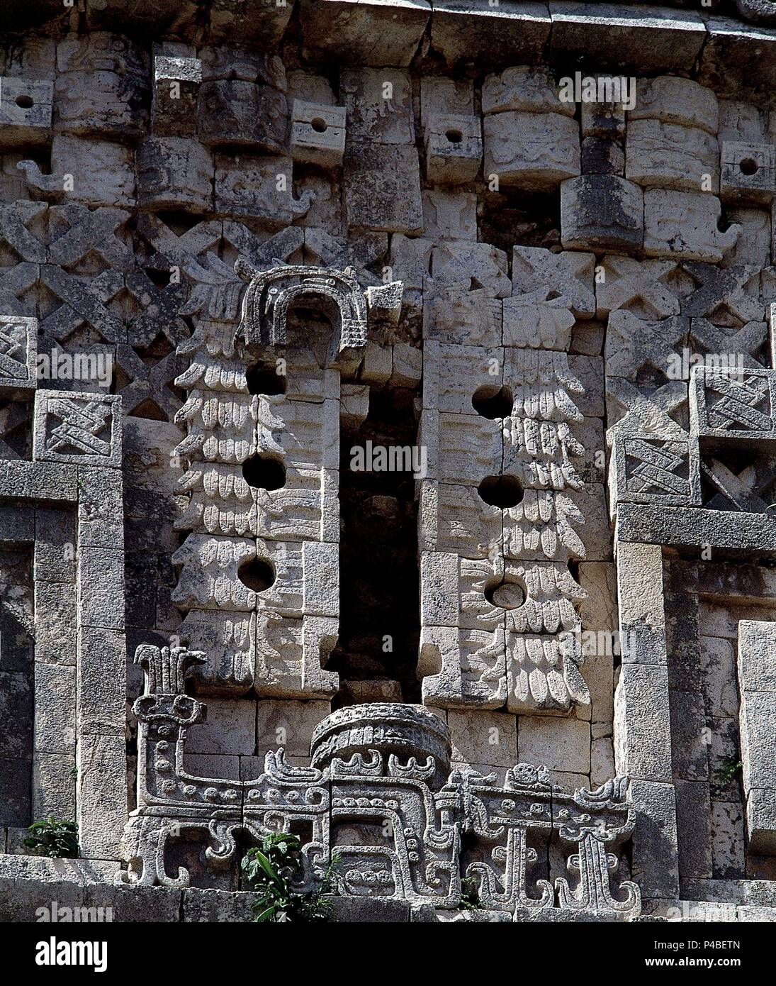CUADRANGULO MONJAS-EDIFICIO PONIENTE-FRISO-DET MASCARON. Location ...