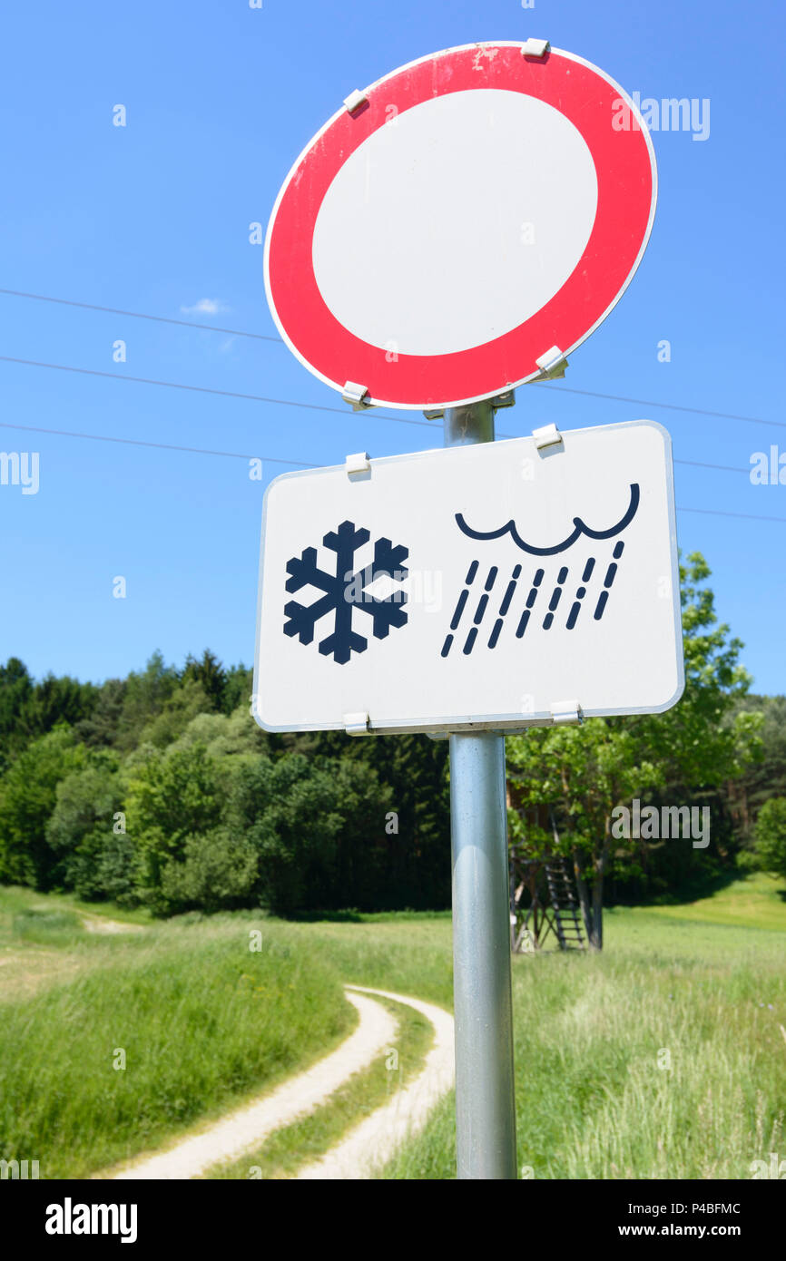 Traffic sign road closed at snow and rain hi-res stock photography and ...