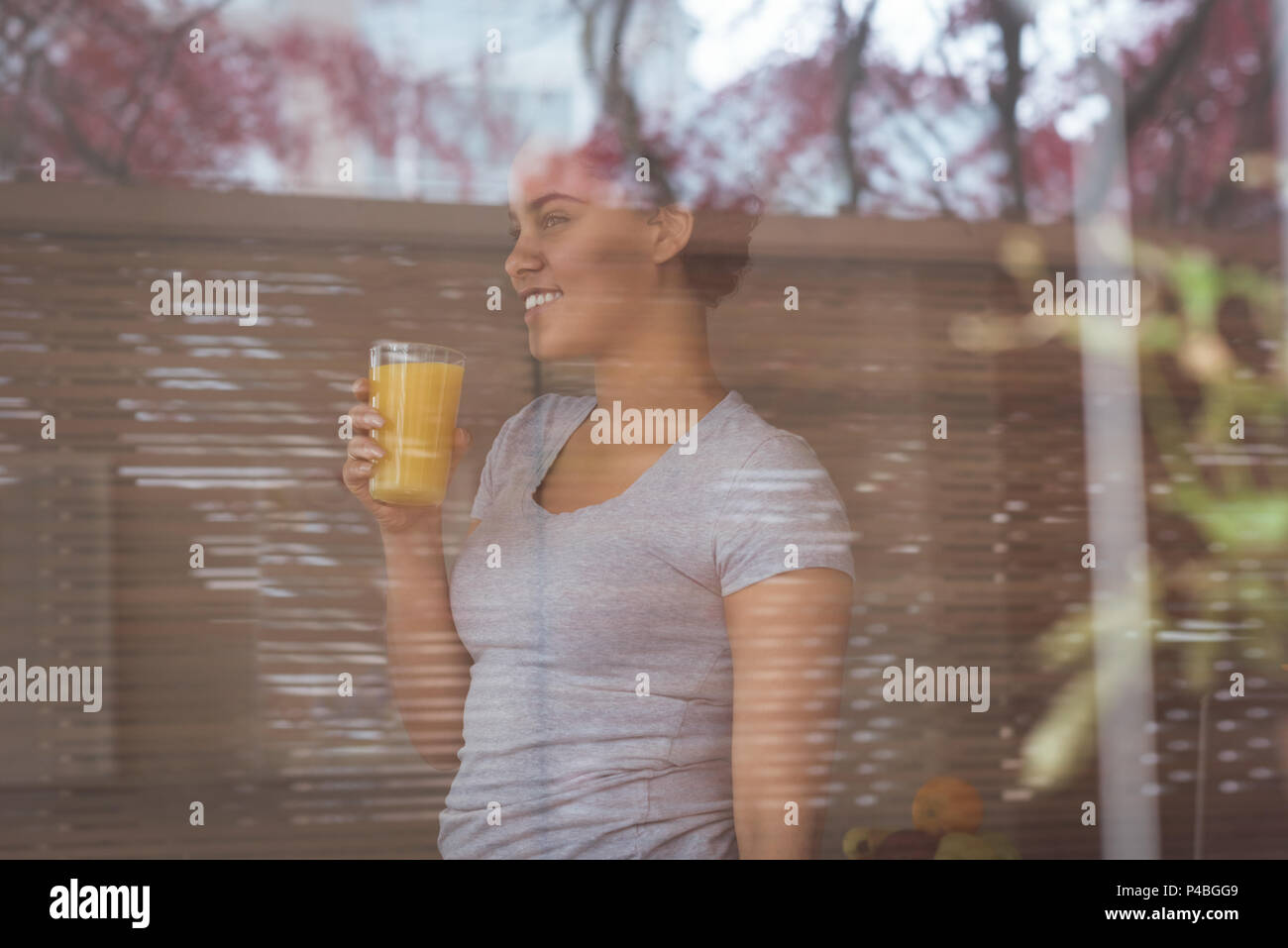 Modern glass house woman hi-res stock photography and images - Alamy