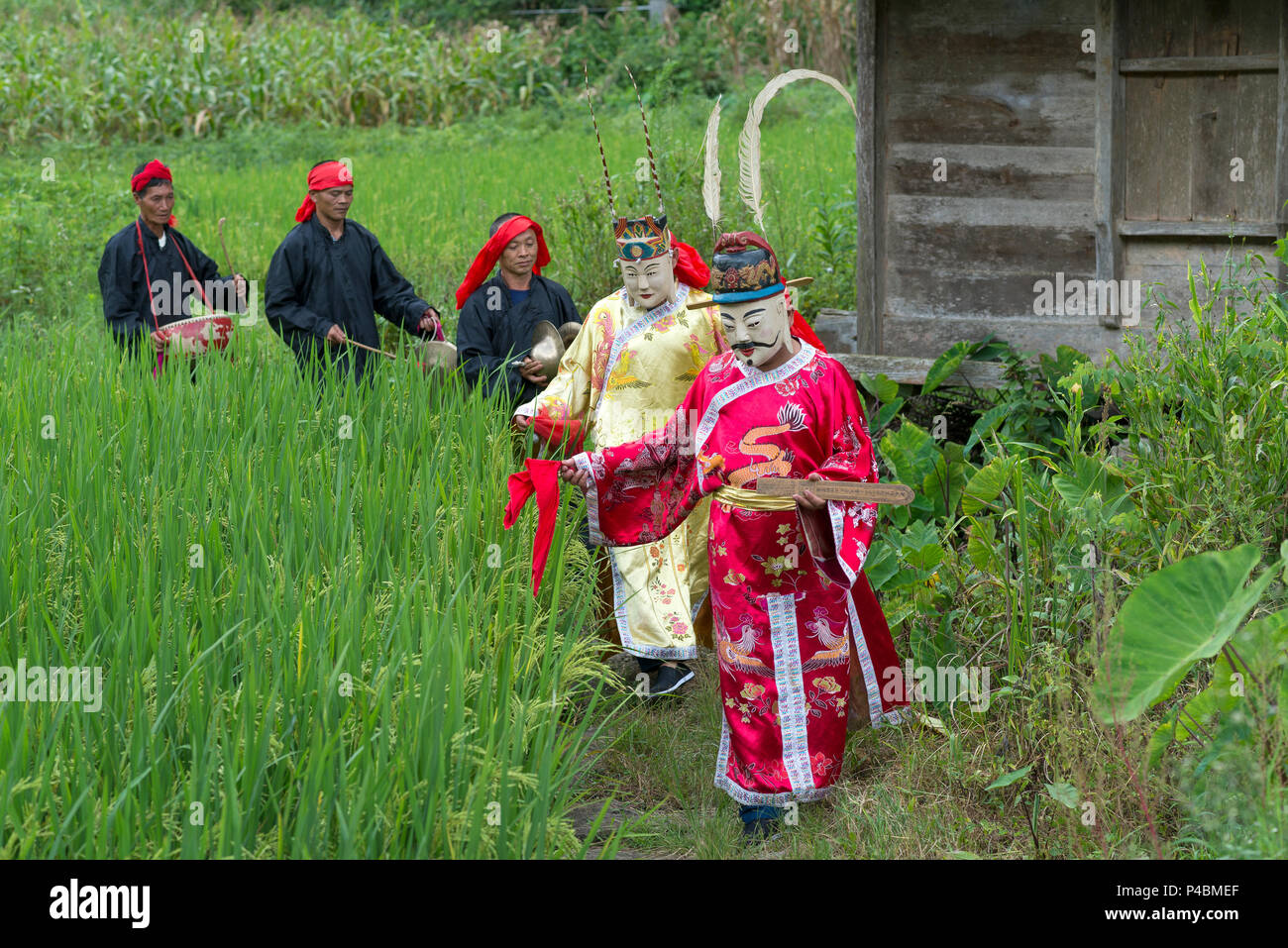 Costumed performers Buyi opera, Buyi ethnic minority village, Li Feng ...