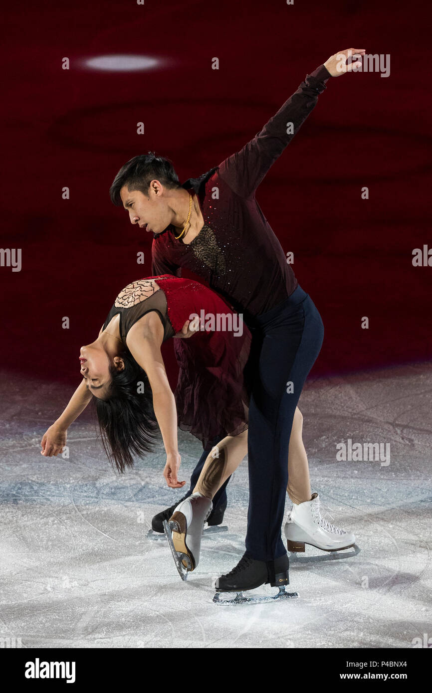 Sui Wenjing/Han Cong (CHN) performing at the Figure Skating Gala ...