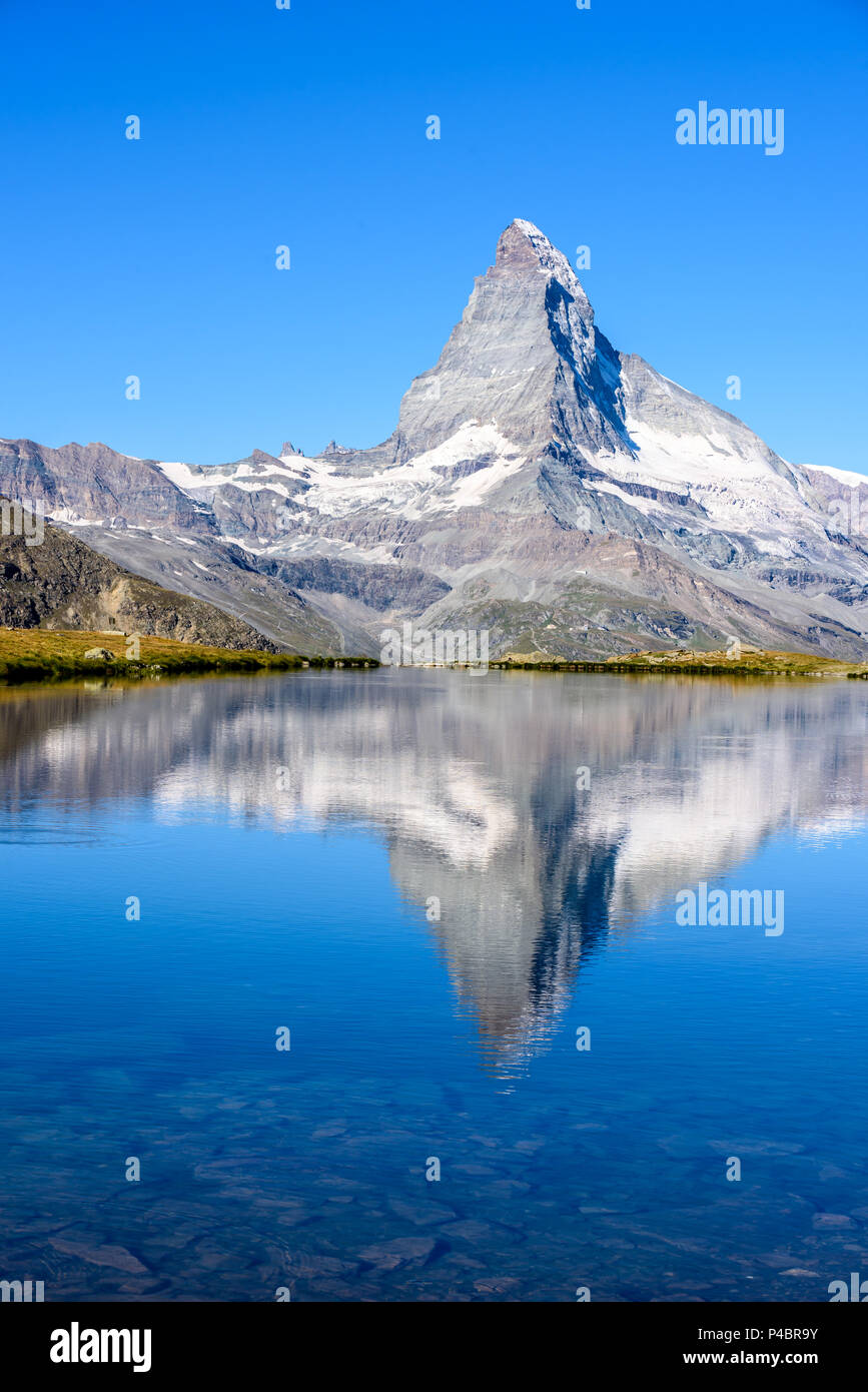 Stellisee - beautiful lake with reflection of Matterhorn - Zermatt ...