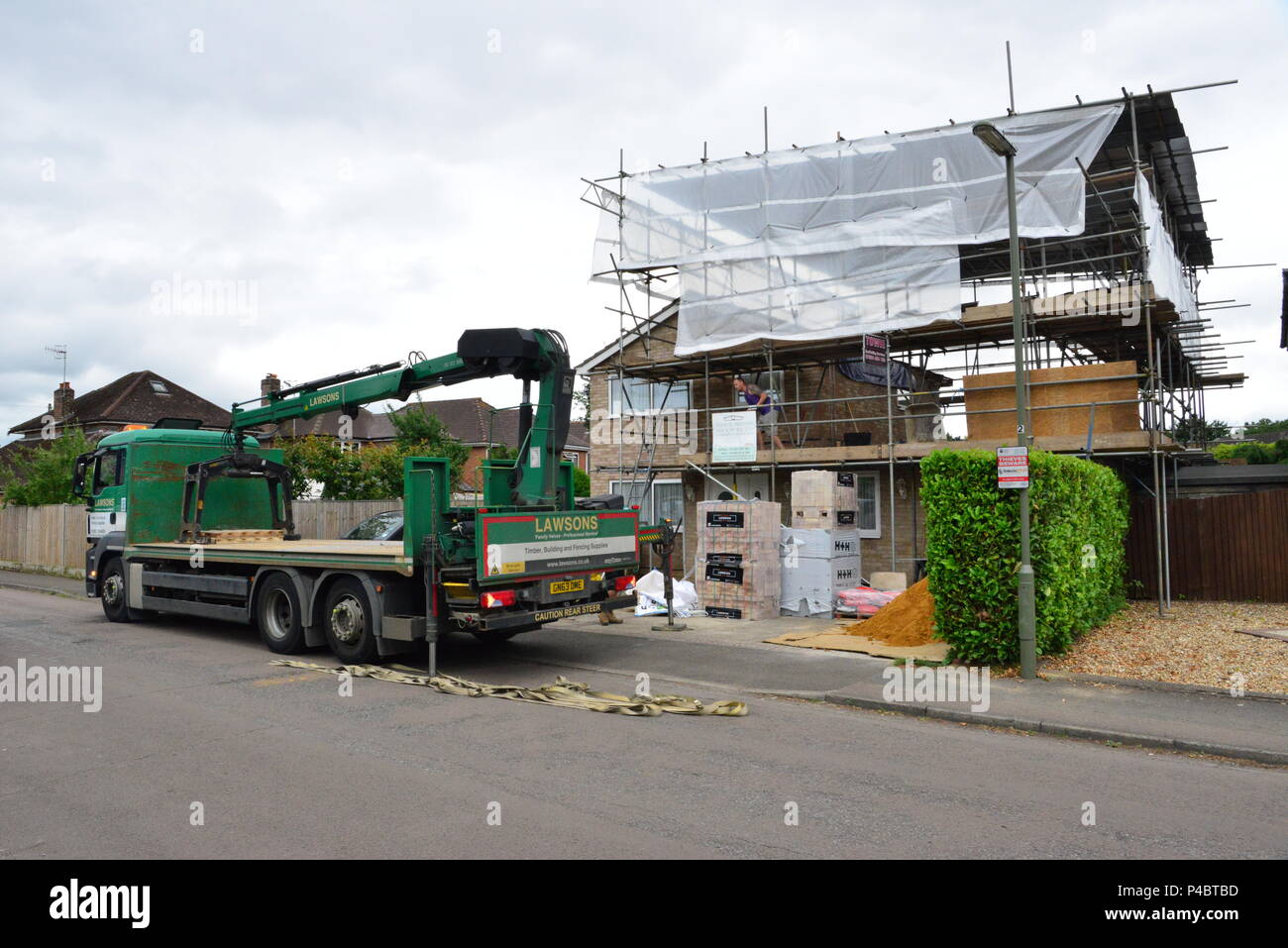 Scaffold lorry hi-res stock photography and images - Alamy