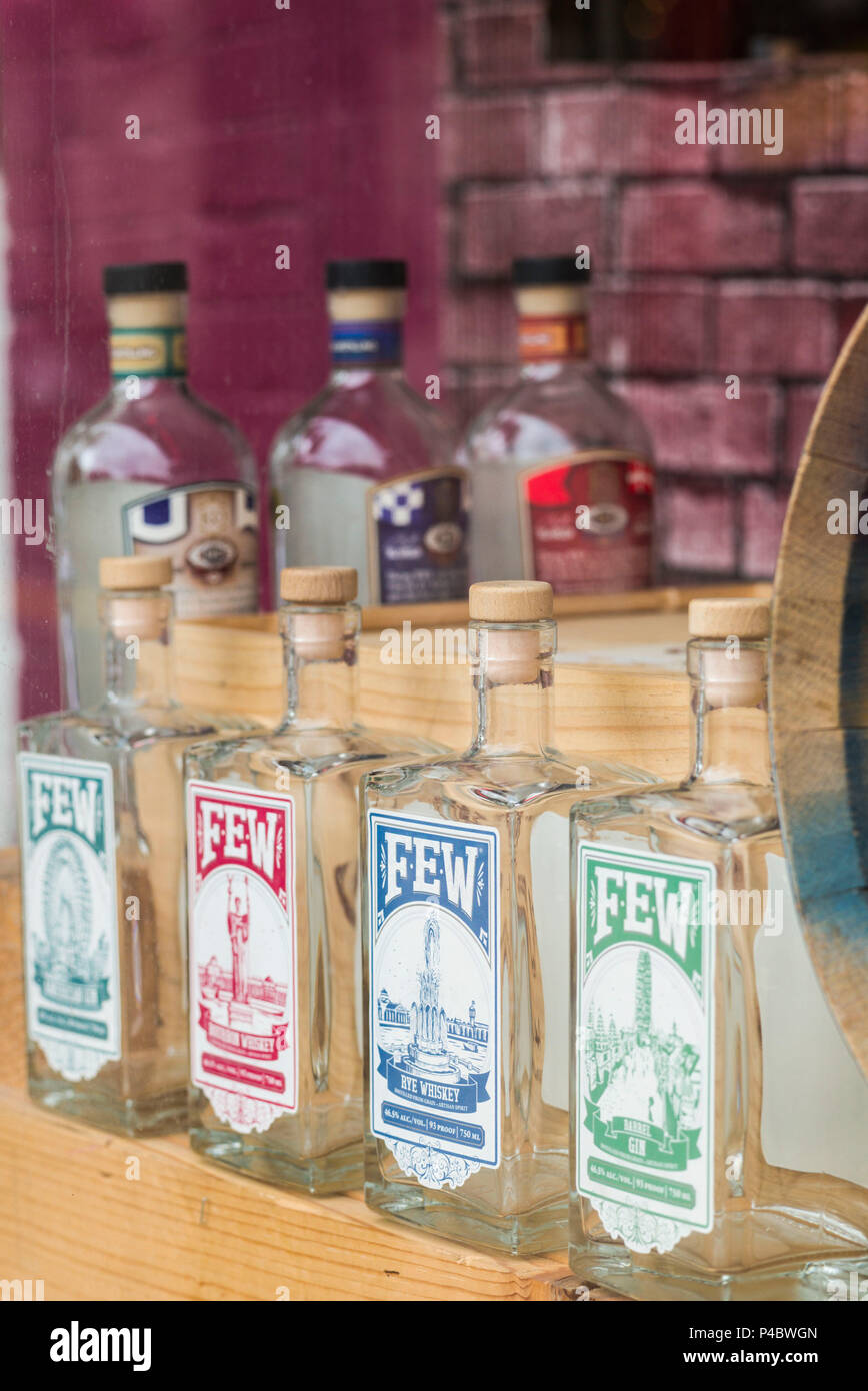 Whiskey bottles hi-res stock photography and images - Alamy