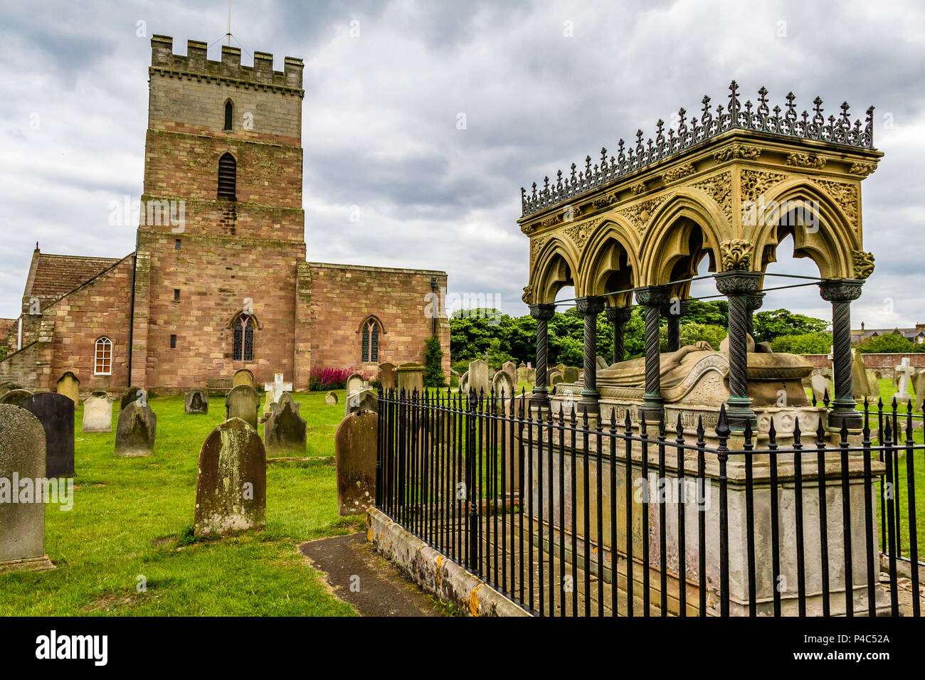 Grace Darling's grave in the churchyard at Bamburgh, Northumberland, UK ...