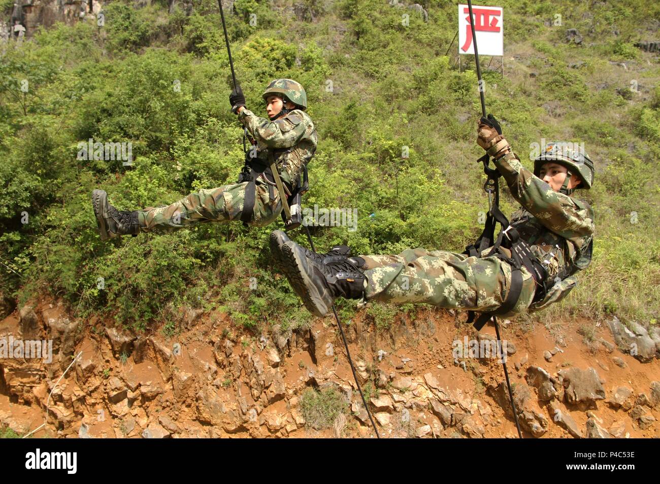 Armed police receive training in southwest China's Guangxi. (Photo by ...