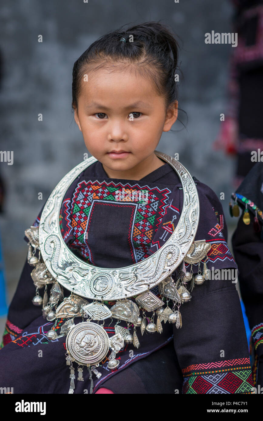 Yao ethnic girls in traditional hi-res stock photography and images - Alamy