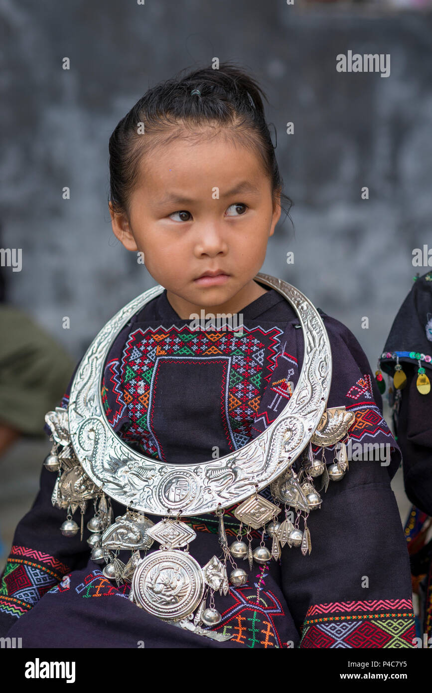 Yao ethnic girls in traditional hi-res stock photography and images - Alamy