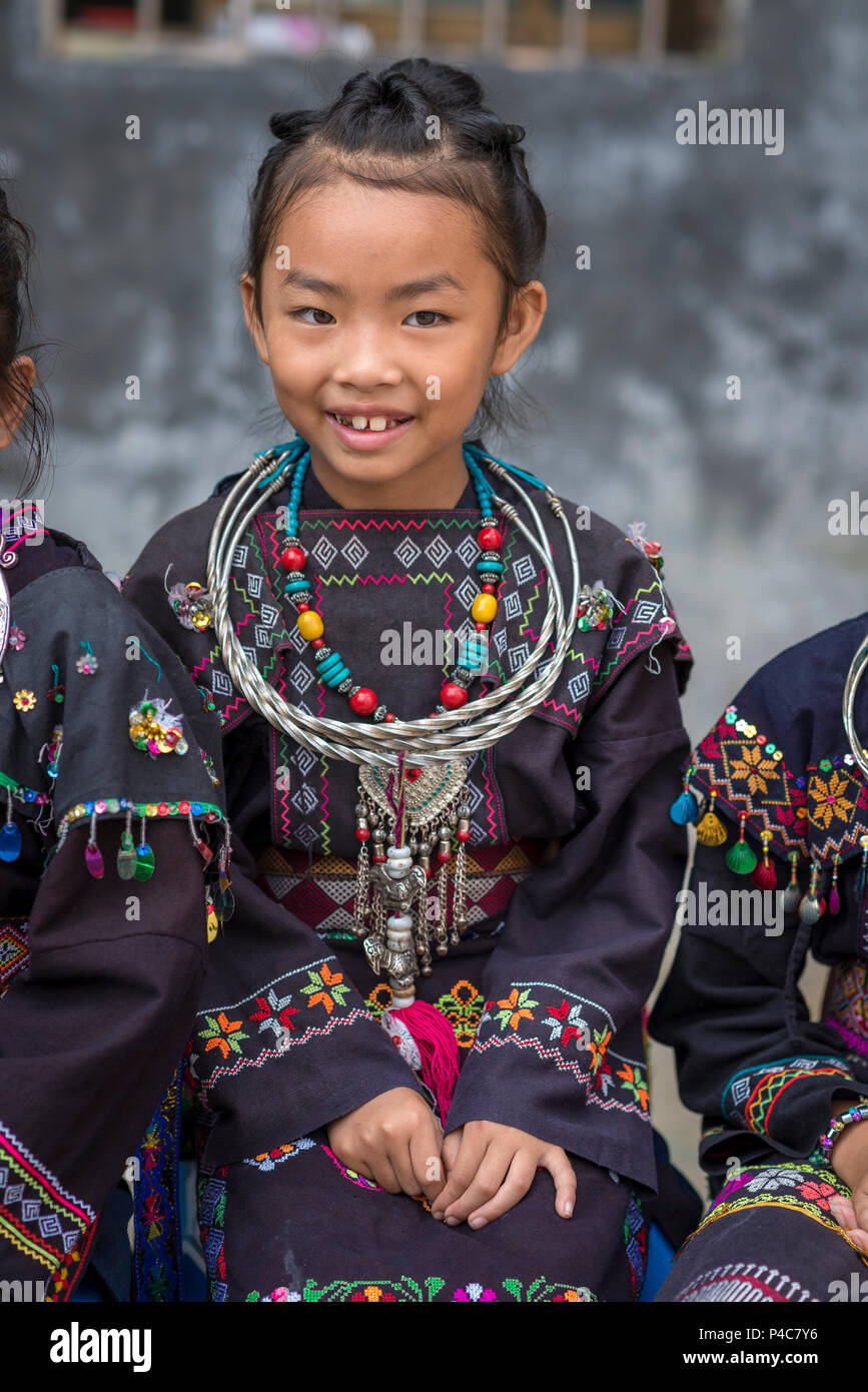 Yao ethnic girls in traditional hi-res stock photography and images - Alamy