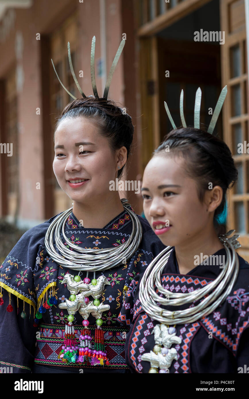Chinese teen traditional dress hi-res stock photography and images - Alamy
