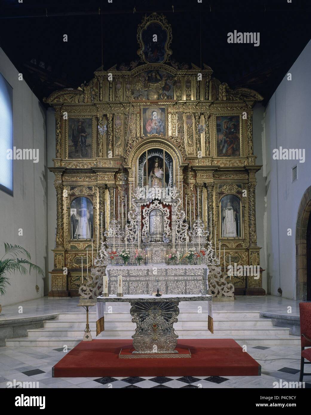 ALTAR MAYOR CON RETABLO BARROCO Y CUSTODIA DE PLATA DE LA IGLESIA DEL ...