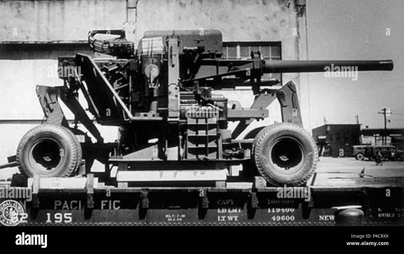 120mm gun hi-res stock photography and images - Alamy