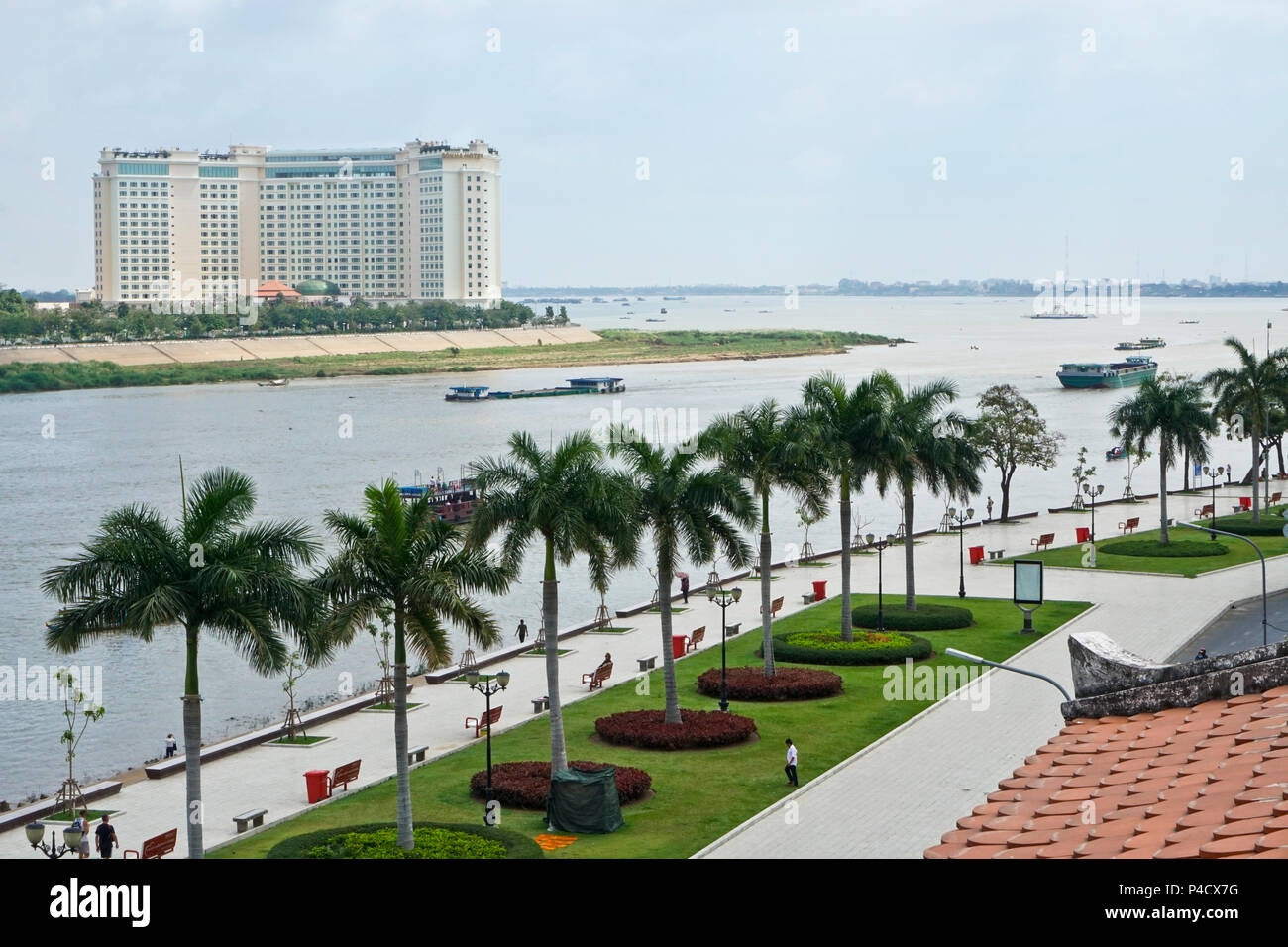 The confluence of the Mekong River and the Tonle Sap River, Phnom Penh ...