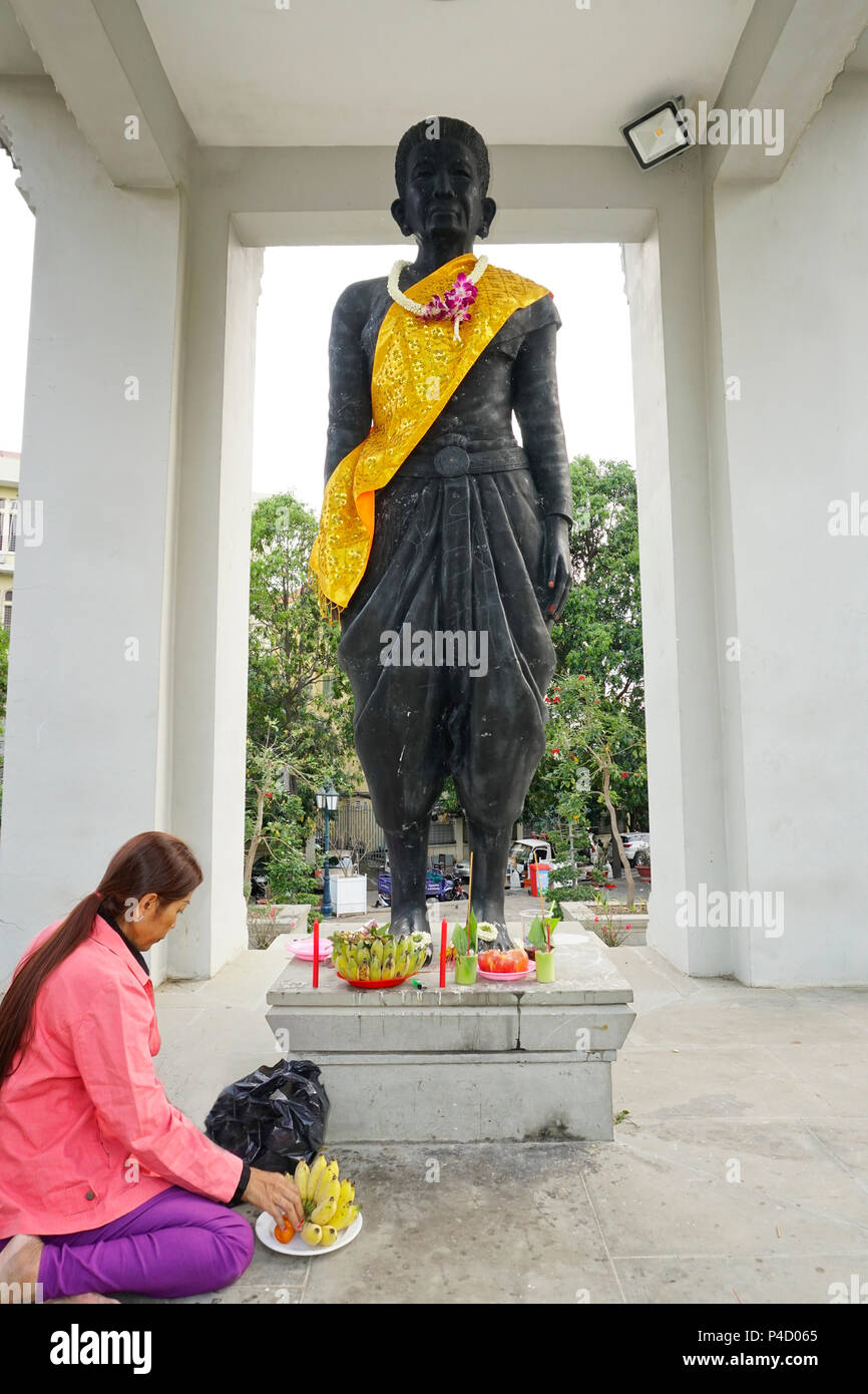 Daun penh statue hi-res stock photography and images - Alamy