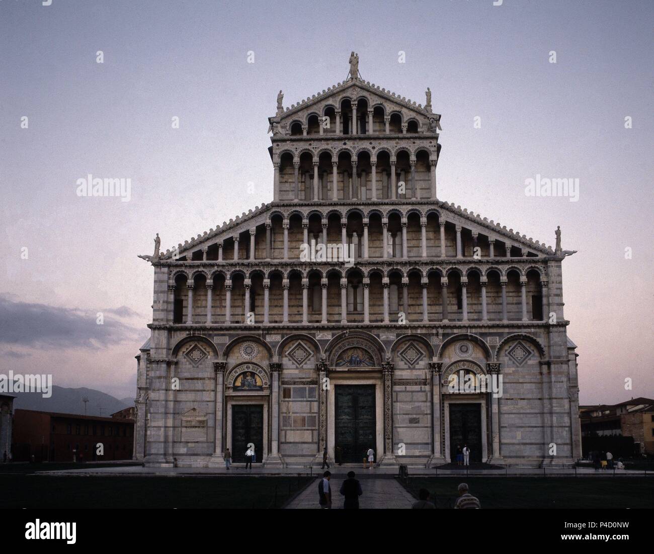 Fachada de la catedral de pisa hi-res stock photography and images - Alamy