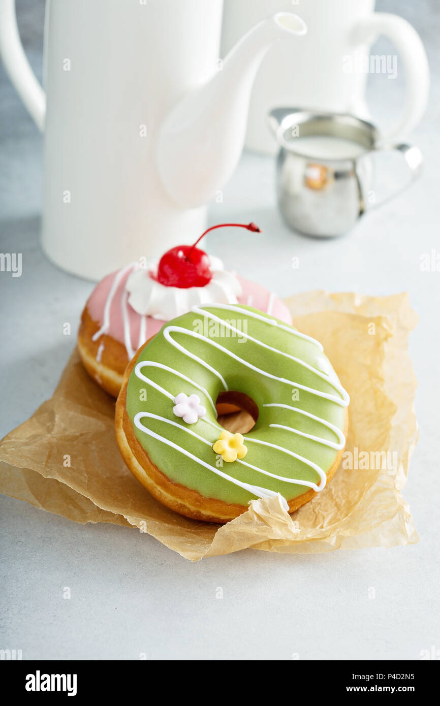 Green donuts green doughnut hi-res stock photography and images - Alamy