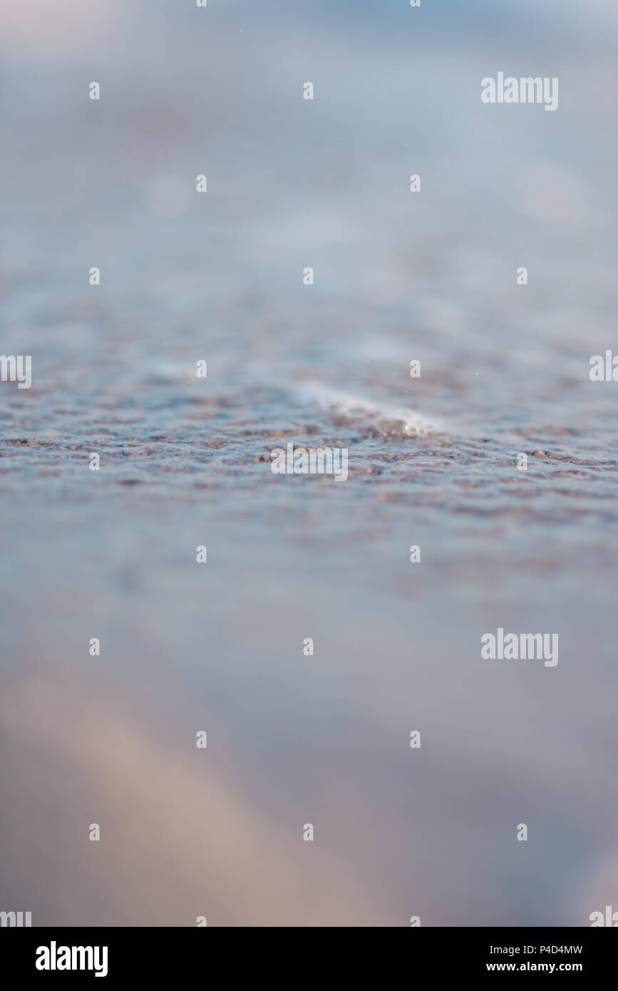 Waves splashing on white pebble hi-res stock photography and images - Alamy