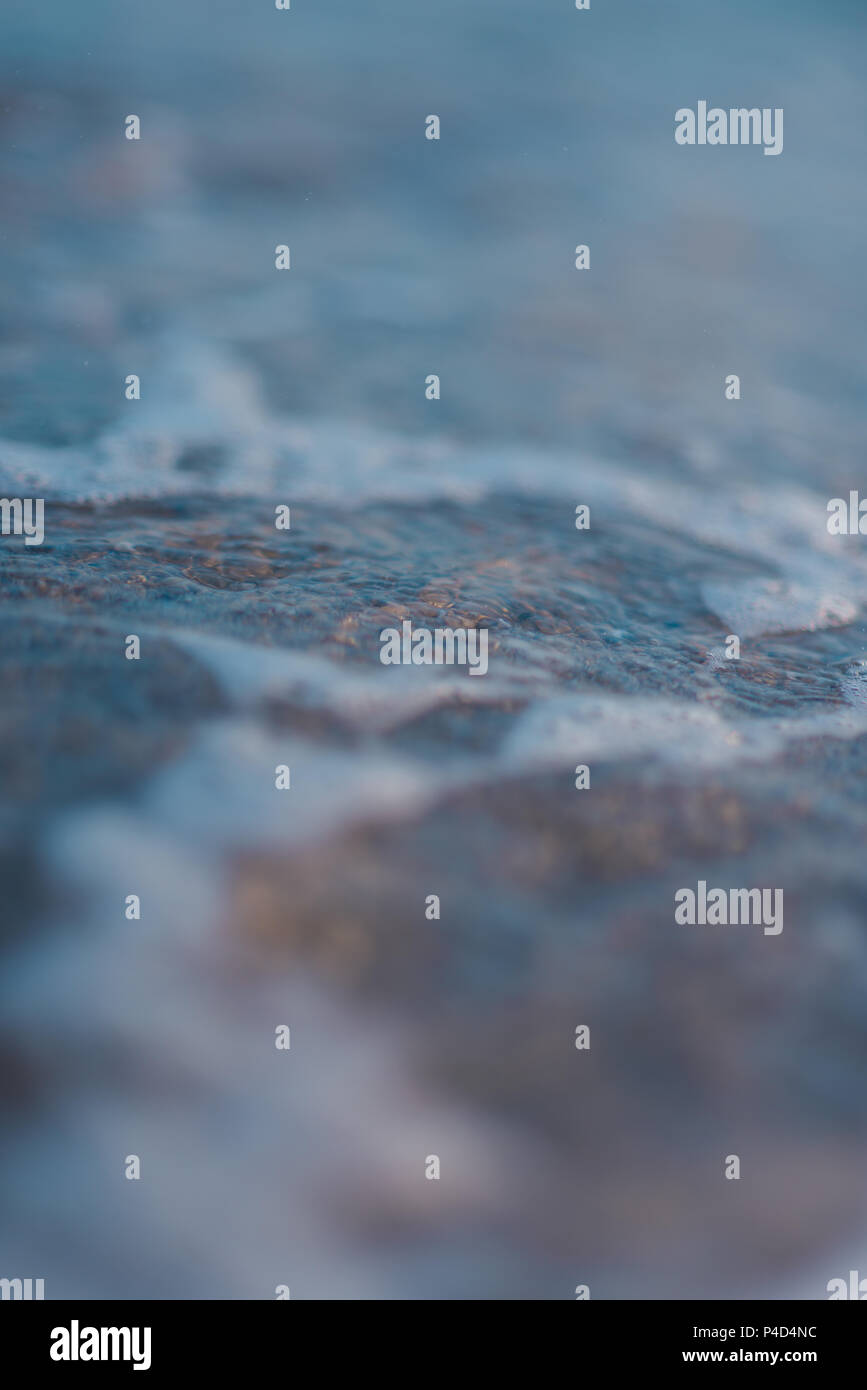 Waves splashing on white pebble hi-res stock photography and images - Alamy
