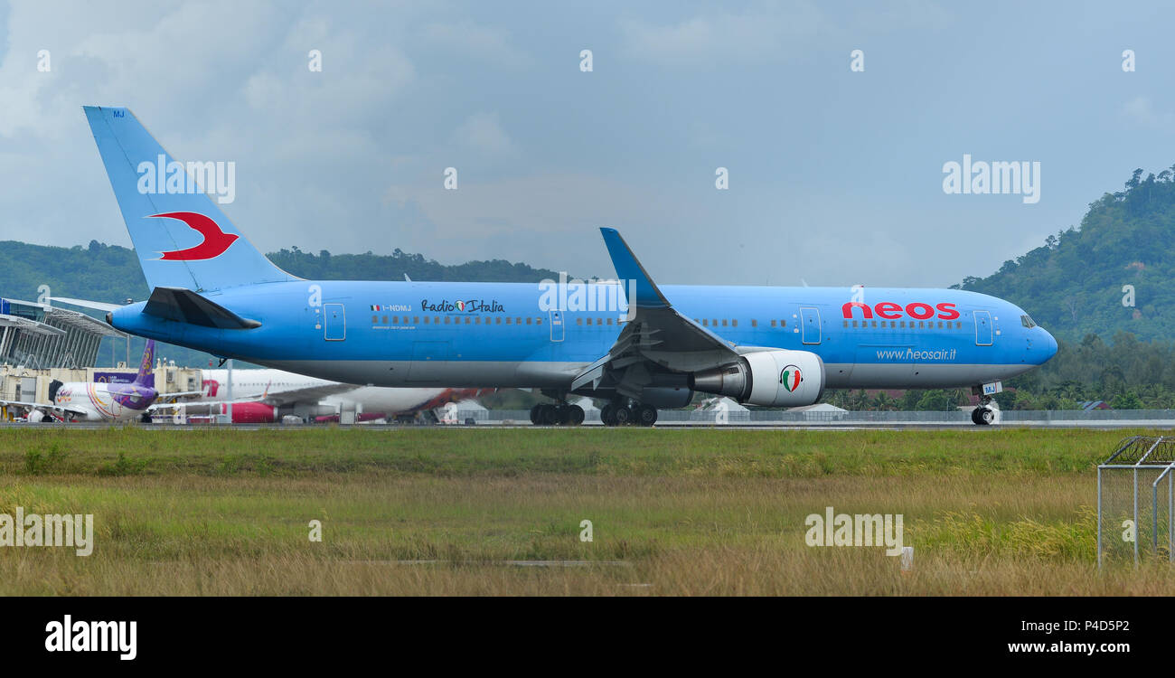 Boeing 767 interior hi-res stock photography and images - Alamy