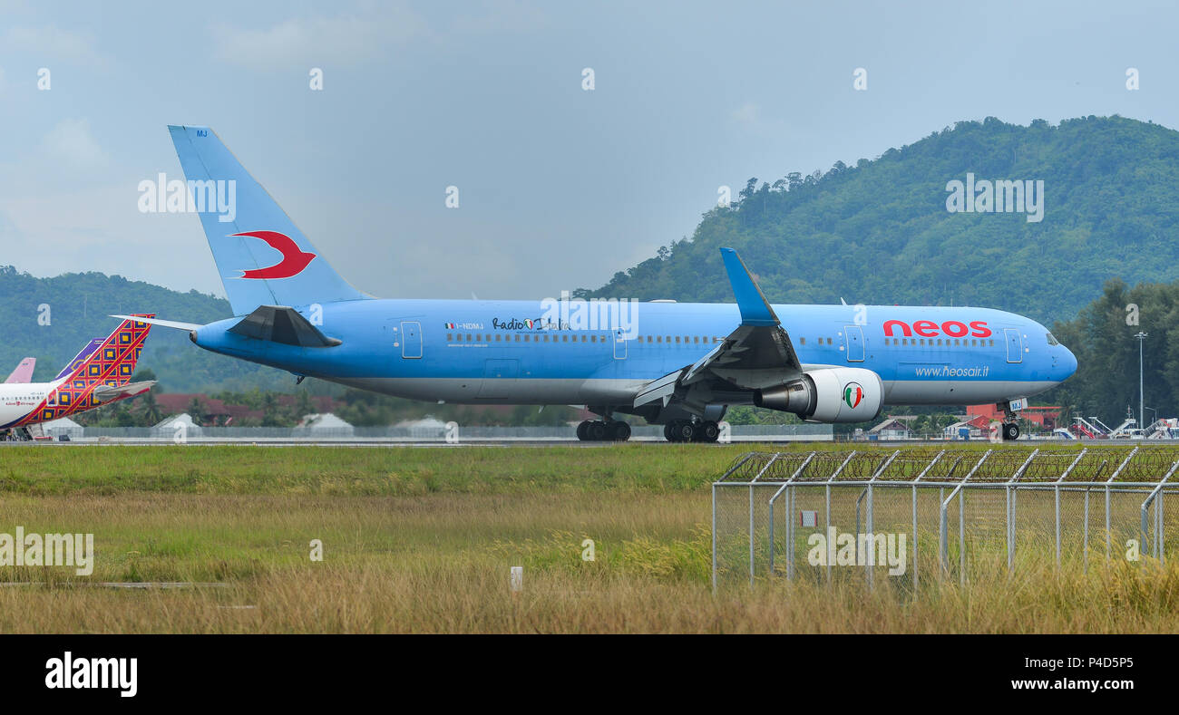 Boeing 767 interior hi-res stock photography and images - Alamy