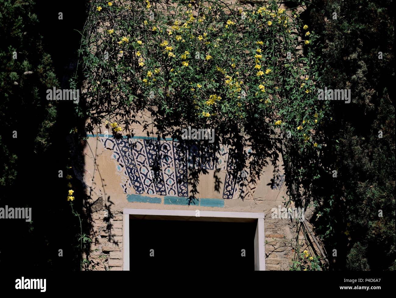 DINTEL - PUERTA DEL PALACIO DEL GENERALIFE - ADOVELADO Y CON EPIGRAFIA ...