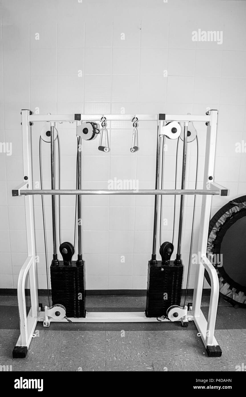 Functional trainer machine hi-res stock photography and images - Alamy