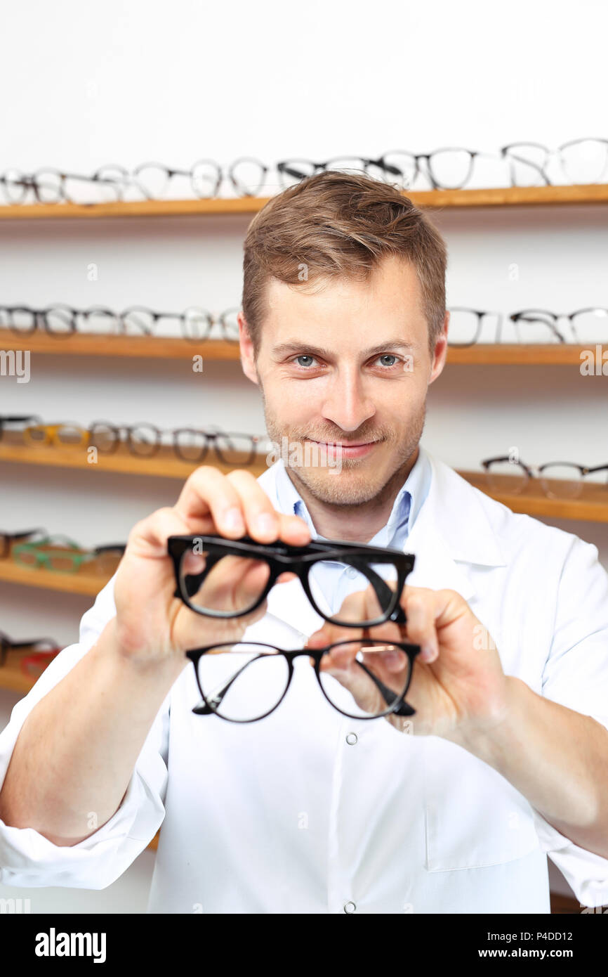 Opticians salon hi-res stock photography and images - Alamy