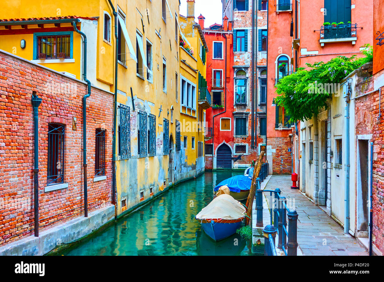 Venetian side canal hi-res stock photography and images - Alamy