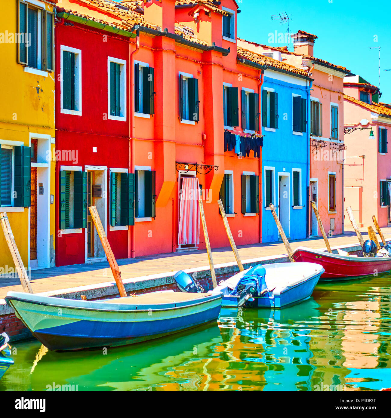 Colorful italian homes hi-res stock photography and images - Alamy