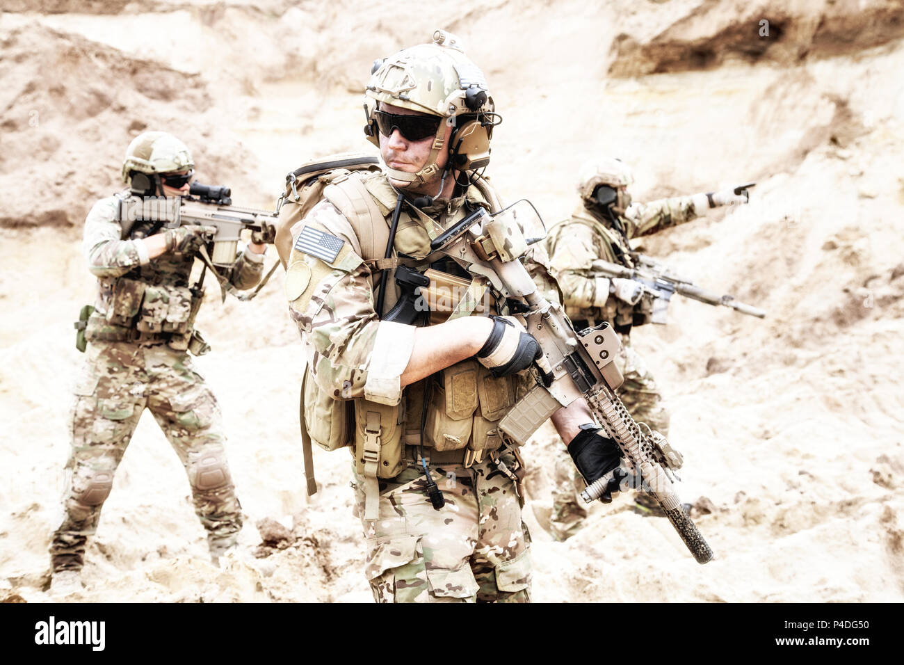 Special forces teamwork in desert raid operation Stock Photo - Alamy