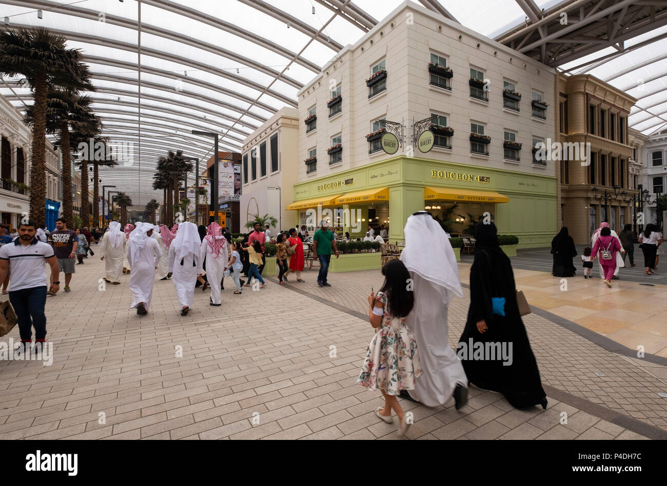 Modern shopping malls in kuwait hi-res stock photography and images - Alamy