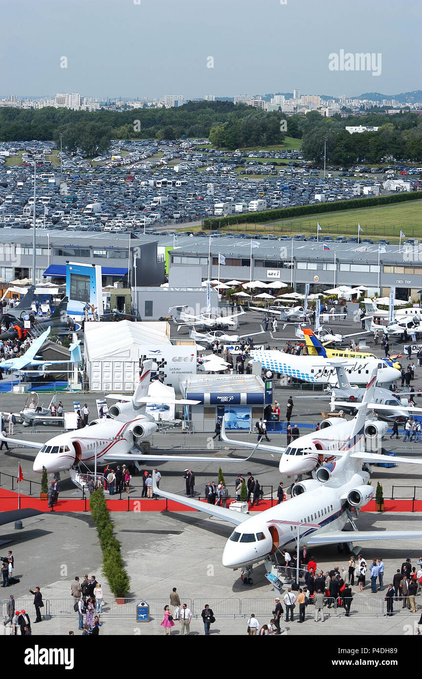 PARIS/BOURGET LE 18/06/2009 AMBIANCE DU SALON DU BOURGET Stock Photo - Alamy