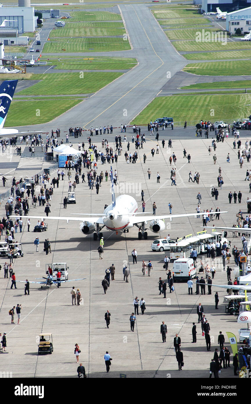 PARIS/BOURGET LE 18/06/2009 AMBIANCE DU SALON DU BOURGET Stock Photo - Alamy