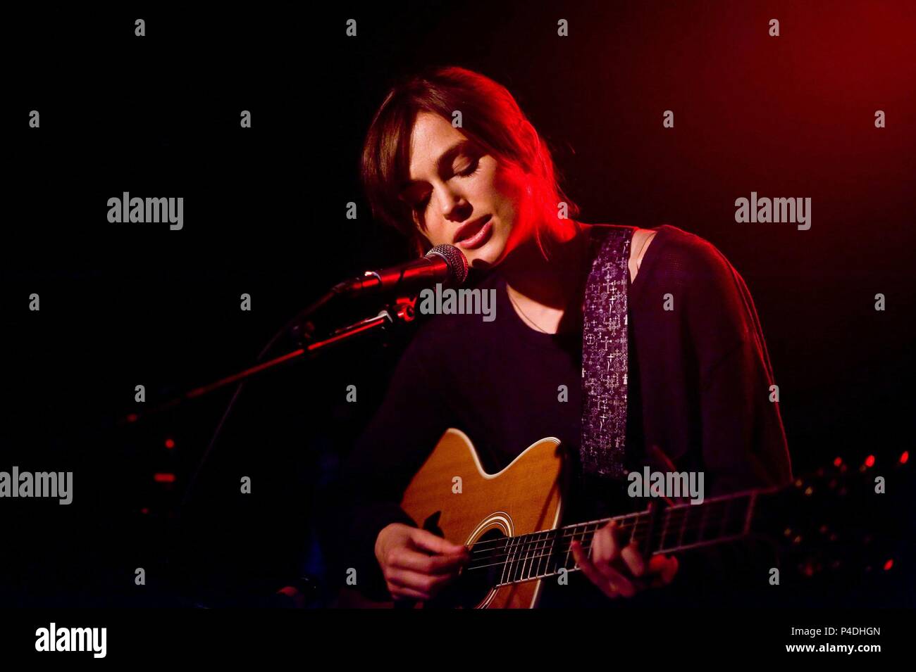 Begin again keira knightley hi-res stock photography and images - Alamy