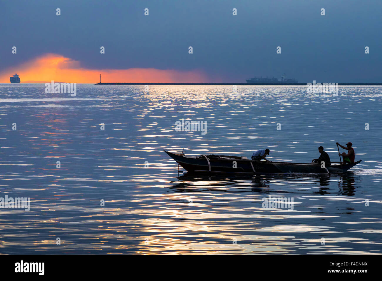 Sailing manila bay hi-res stock photography and images - Alamy