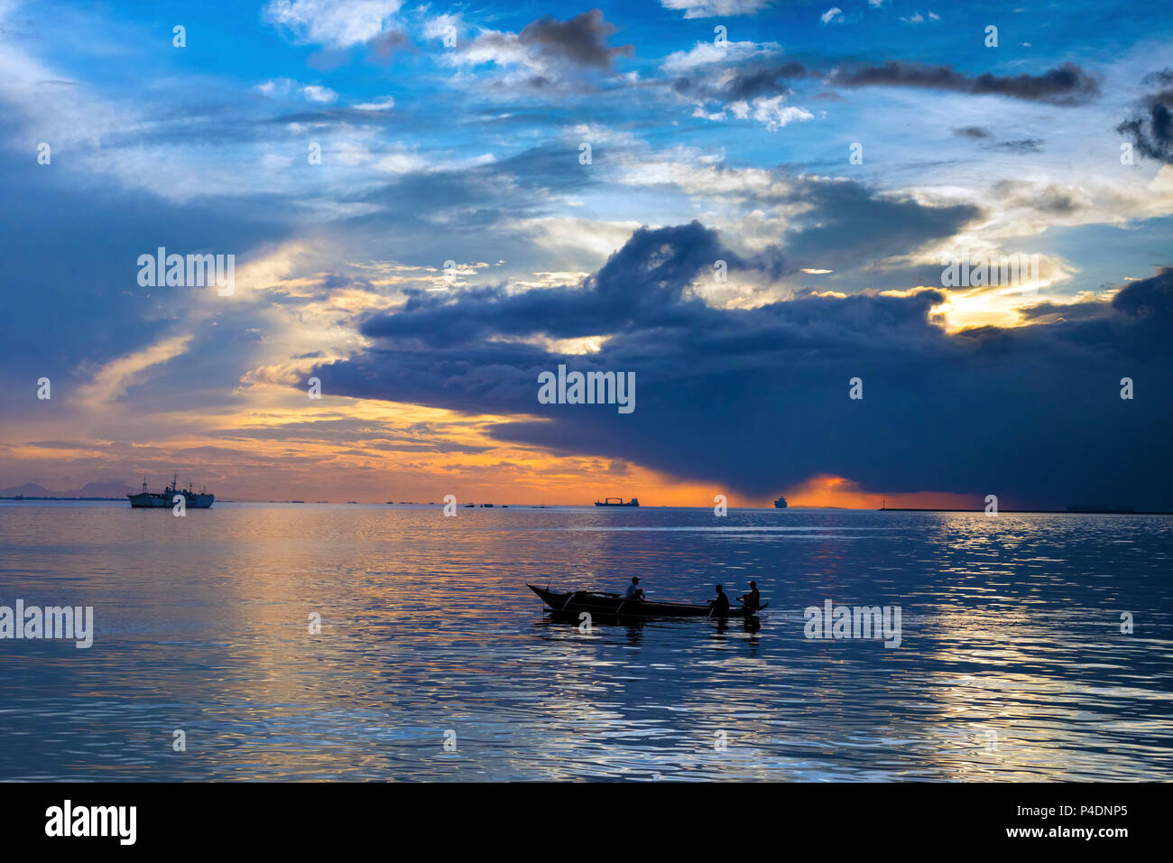 Fishing manila bay hi-res stock photography and images - Alamy