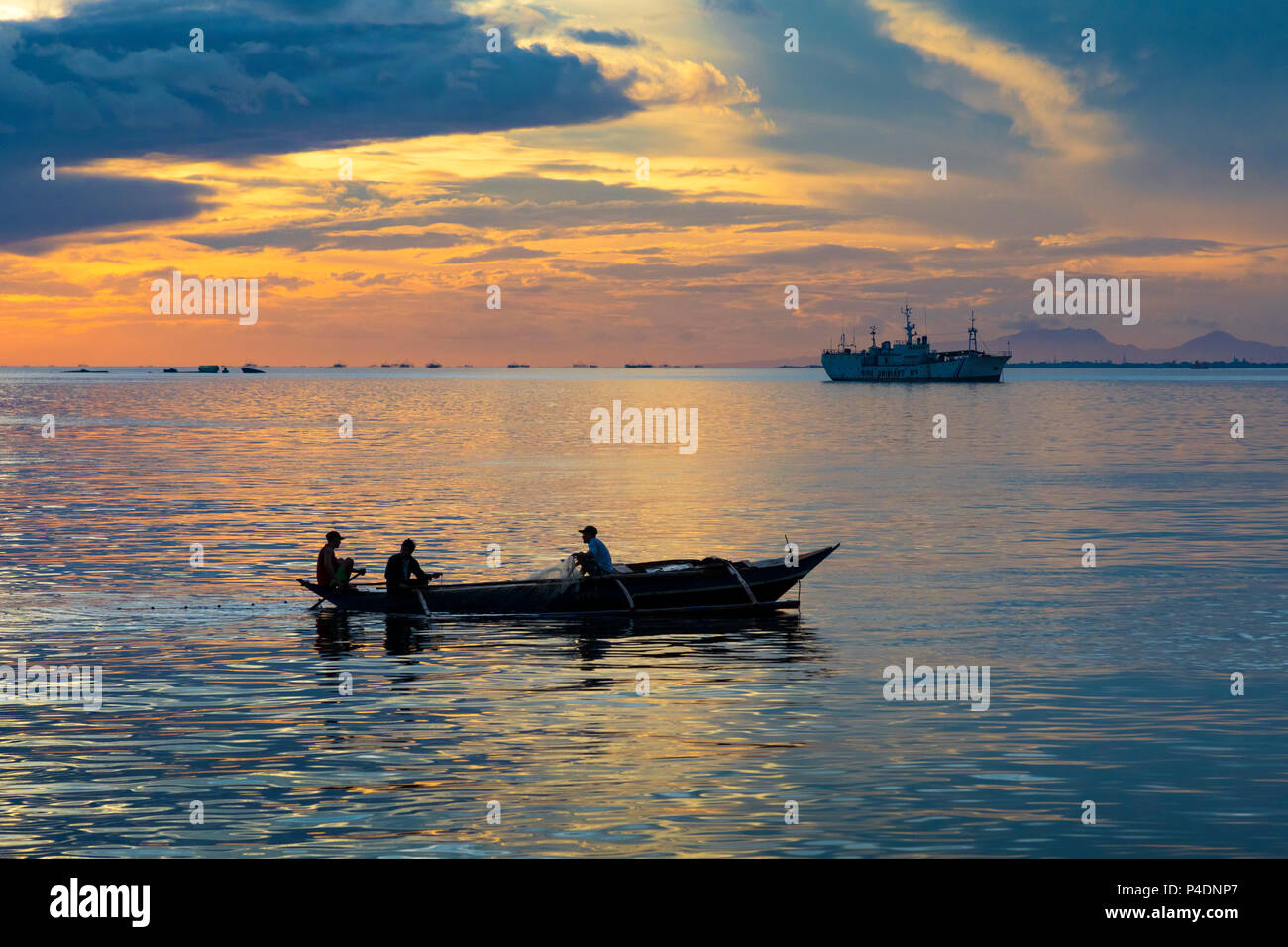 Fishing manila bay hi-res stock photography and images - Alamy
