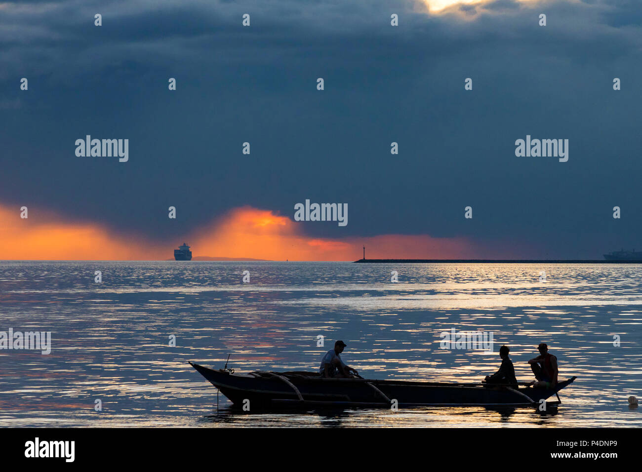 Fishing manila bay hi-res stock photography and images - Alamy
