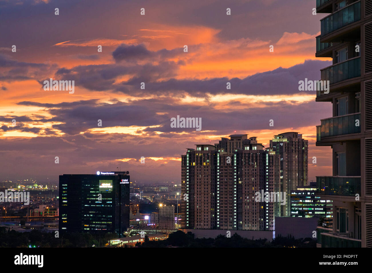 Manila skyline at sunset, Philippines Stock Photo - Alamy
