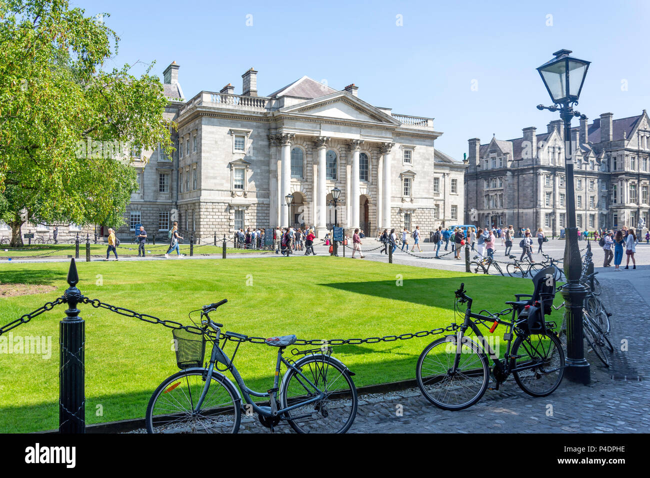 Georgian buildings parliament square trinity college dublin coll hi-res stock photography and ...