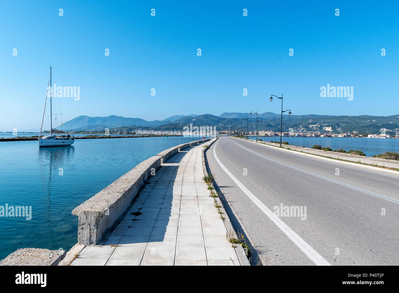 The Floating Bridge and Causeway at Lefkada Stock Photo - Alamy