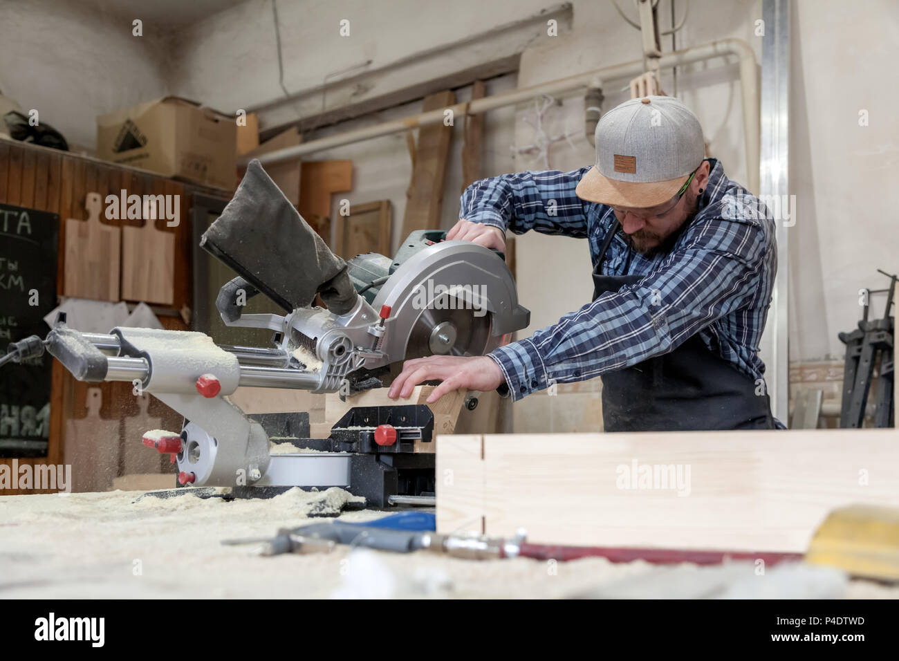 Old man sawing circular hi-res stock photography and images - Alamy